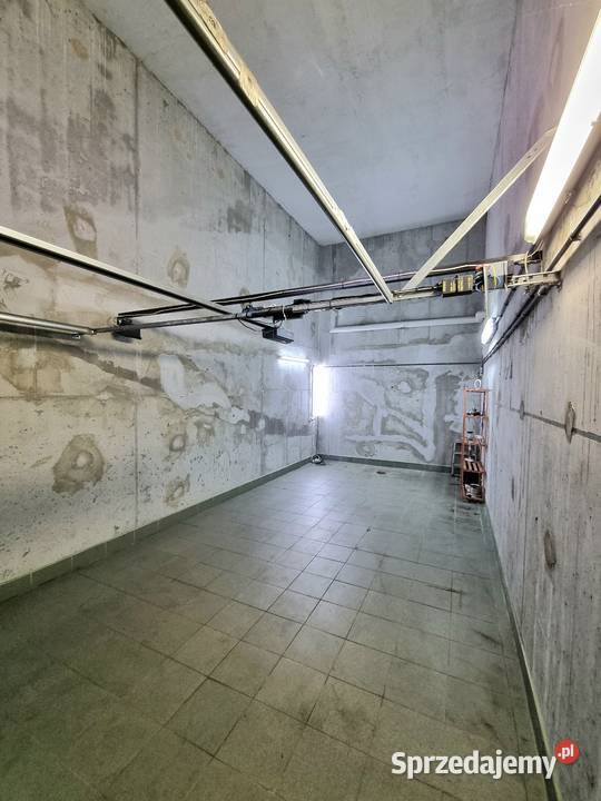 Garaż w budynku wysoki prąd alarm Bielany Bemowo Warszawa - Sprzedajemy.pl