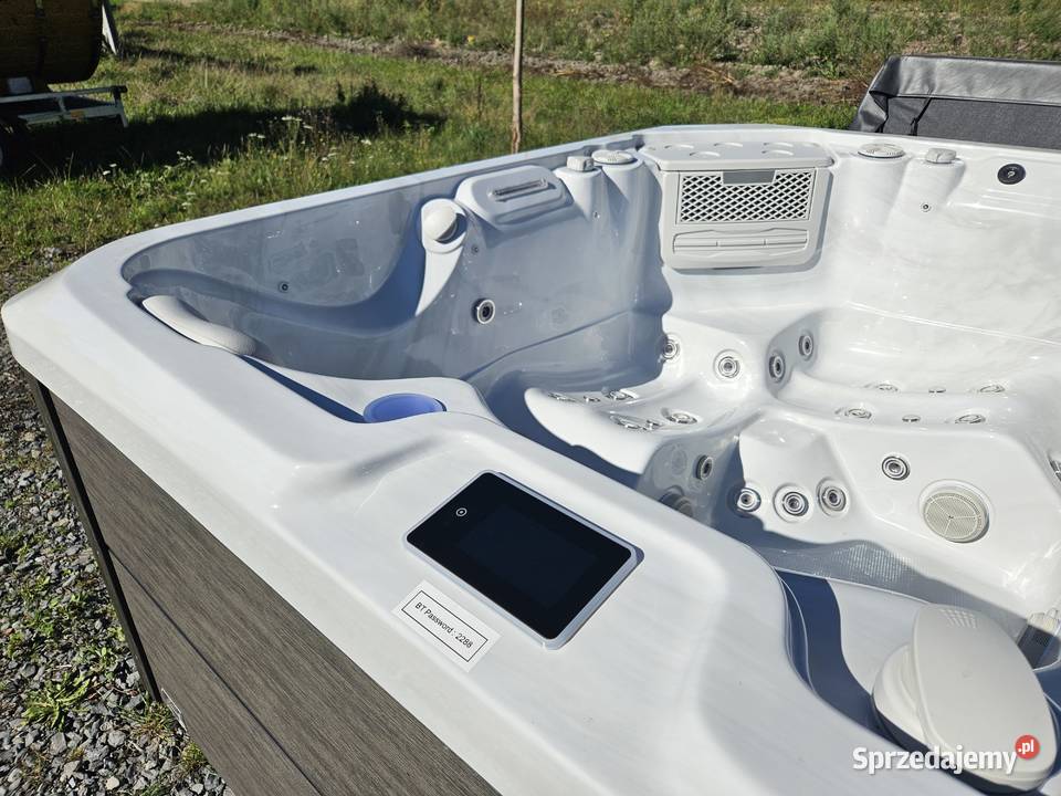 Jacuzzi Classic - 5 osobowe 53dysz i łącznie 4 pompy Nienadówka ...
