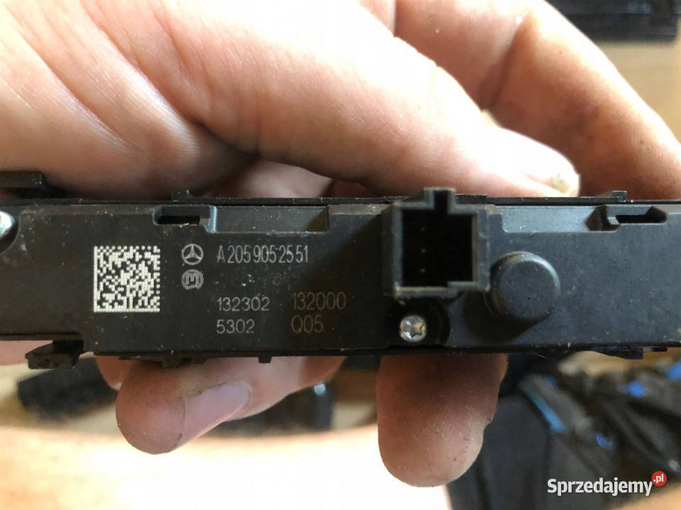MERCEDES PRZEŁĄCZNIK PARKTRONICA 2059052551 Murzynowo - Sprzedajemy.pl