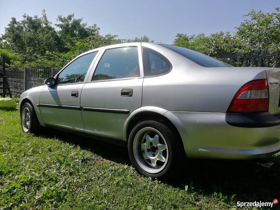 Sprzedam auto z silnikiem 1600 8v ogłoszenie ważne do 03.11. Mogilno ...