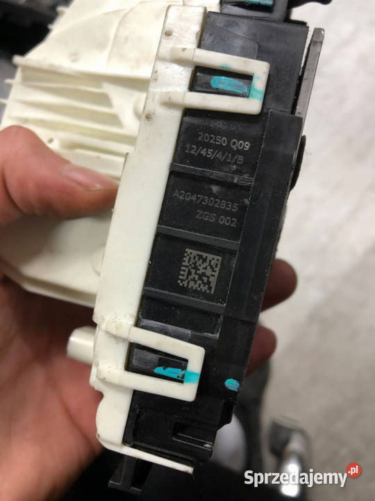 ZAMEK DRZWI TYŁ PRAWY MERCEDES W204 2047302835 Murzynowo - Sprzedajemy.pl