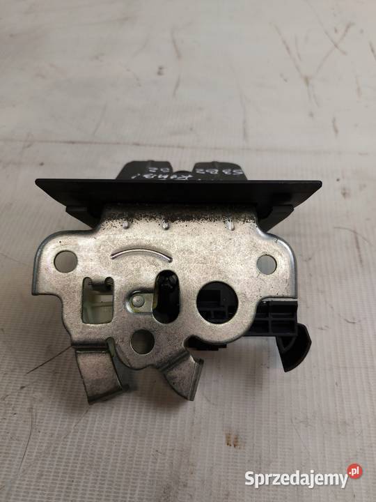 ZAMEK KLAPY BAGAŻNIKA AUDI A4 B8 KOMBI 4 PIN Lipno - Sprzedajemy.pl